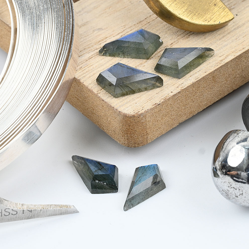 Labradorite Kite Cut 8mm x 13mm - Jeweler's Bazaar