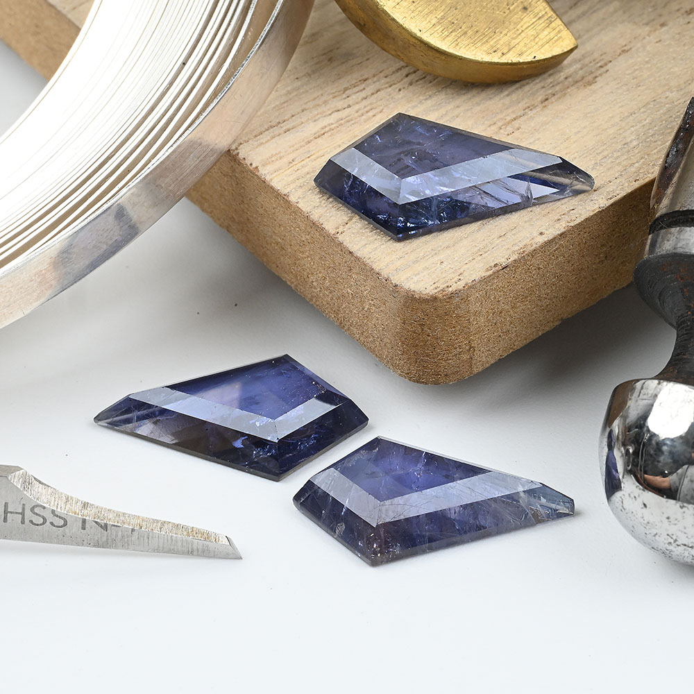 Iolite Kite Cut 12mm x 20mm - Jeweler's Bazaar