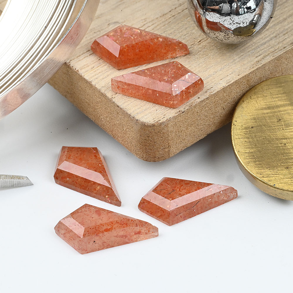 Sunstone Kite Cut 10mm x 17mm - Jeweler's Bazaar